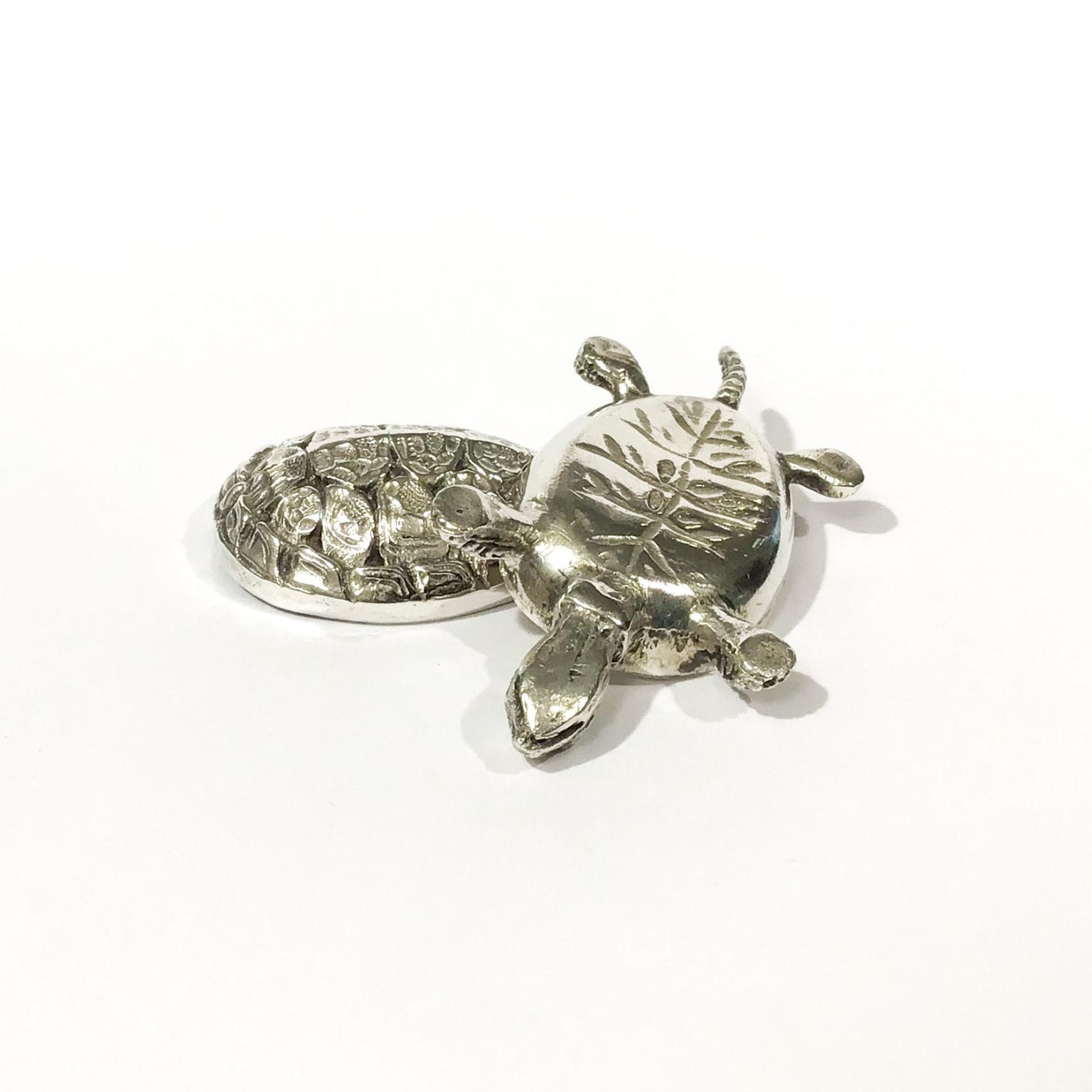 solid silver turtle shape pillbox , hallmarked | Vintage Shop Online